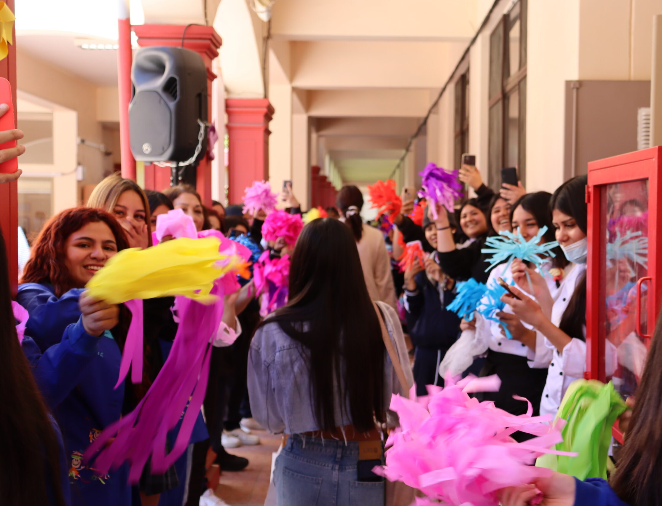 Último timbre para cuartos medios: Así fue la despedida de la "Generación 2024" - Colegio La ...